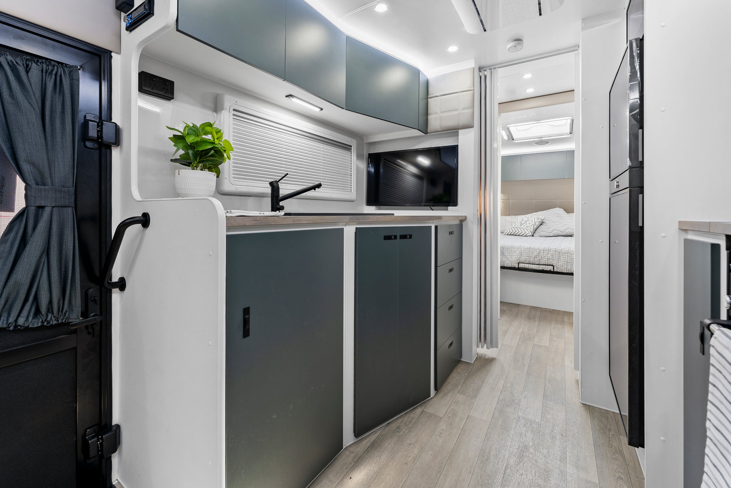 Panther 22' | Pro RV Caravans